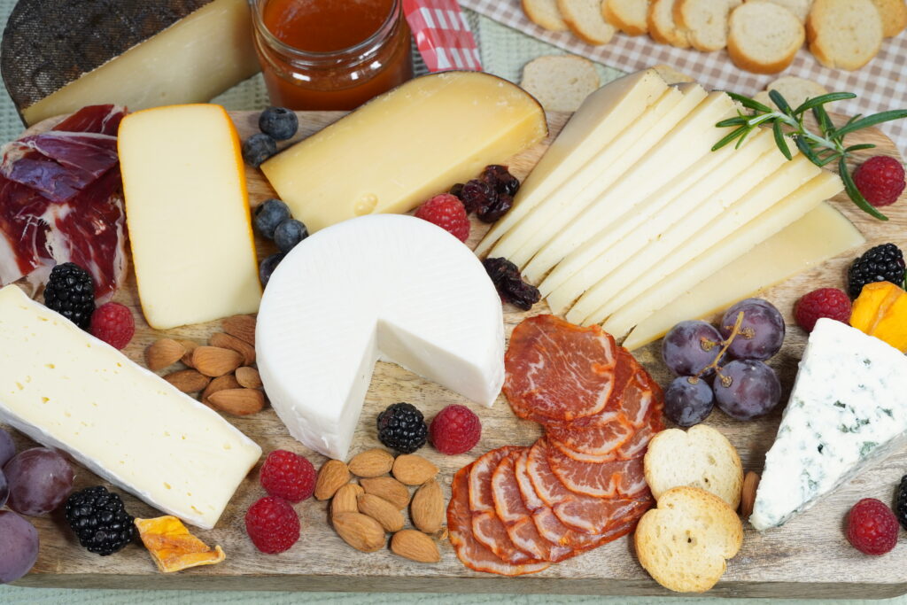 Cómo preparar una tabla de quesos y embutidos - Cocina con Noelia